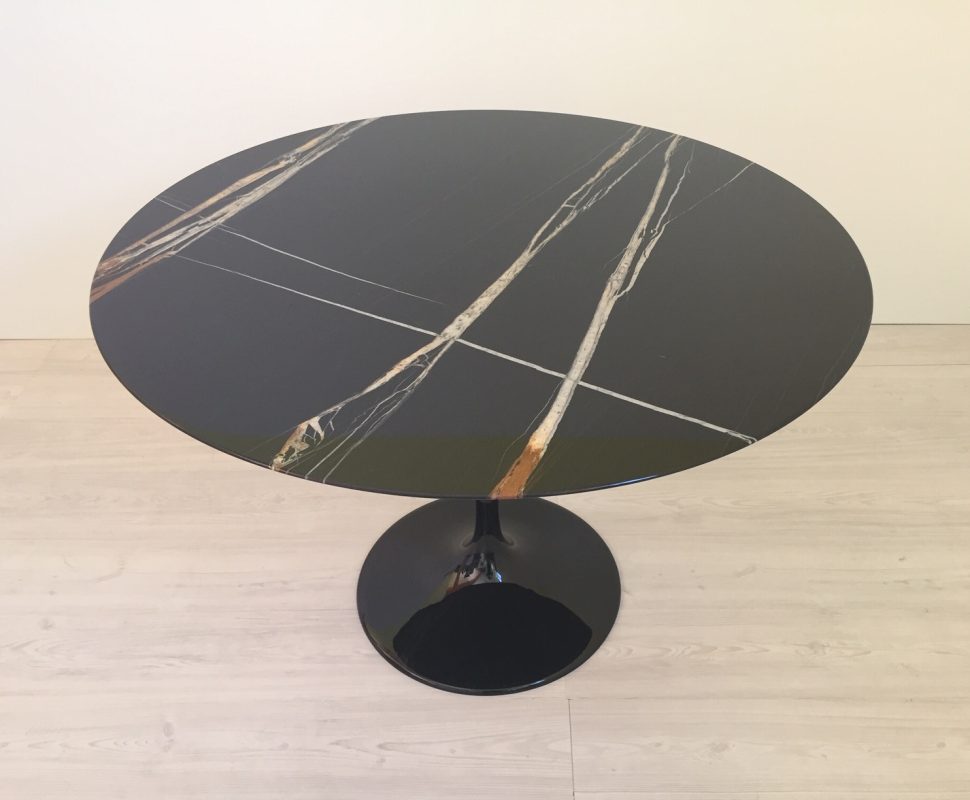 Tavolo Tulip con piano marmo Sahara Noir - Instant Design