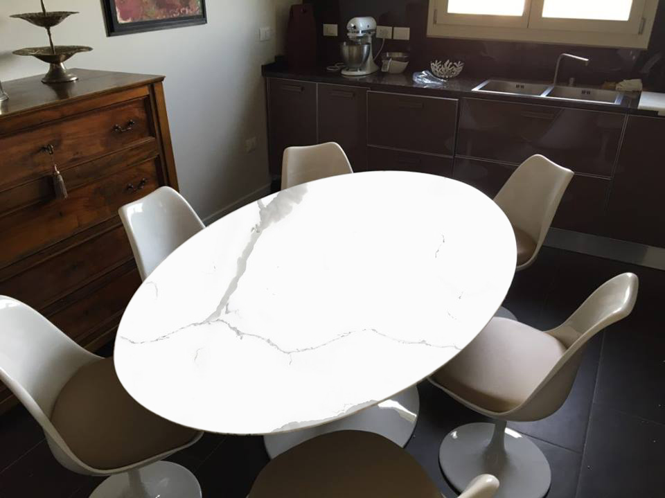 Tavolo Tulip con piano in quarzo calacatta - Instant Design